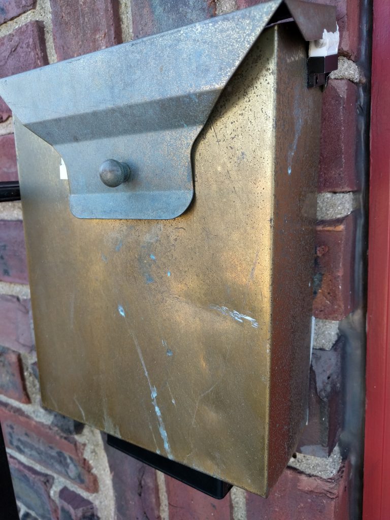 Easy battery powered Mailbox Door IoT sensor using ESP32 ← ABrandão.com